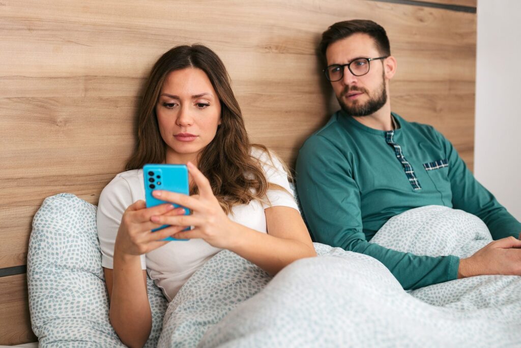 20 Signs That Your Spouse Is Cheating On You And Solutions - Swarnim Times